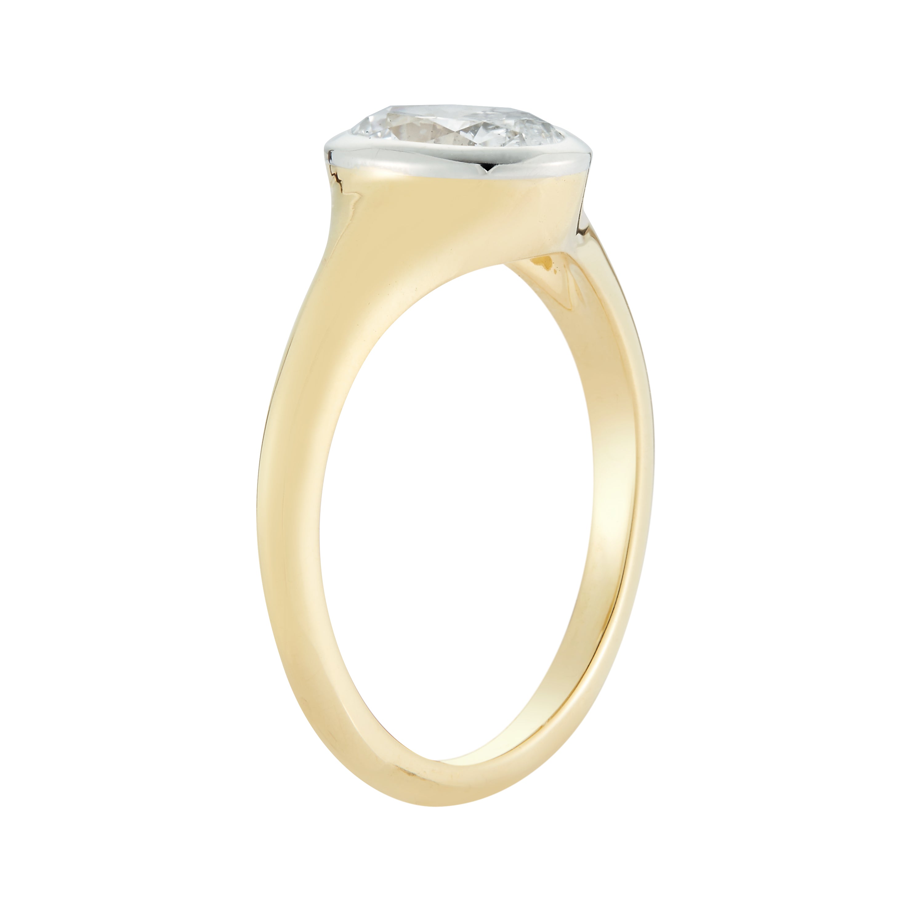 Oval Solaris Engagement Ring – Finn